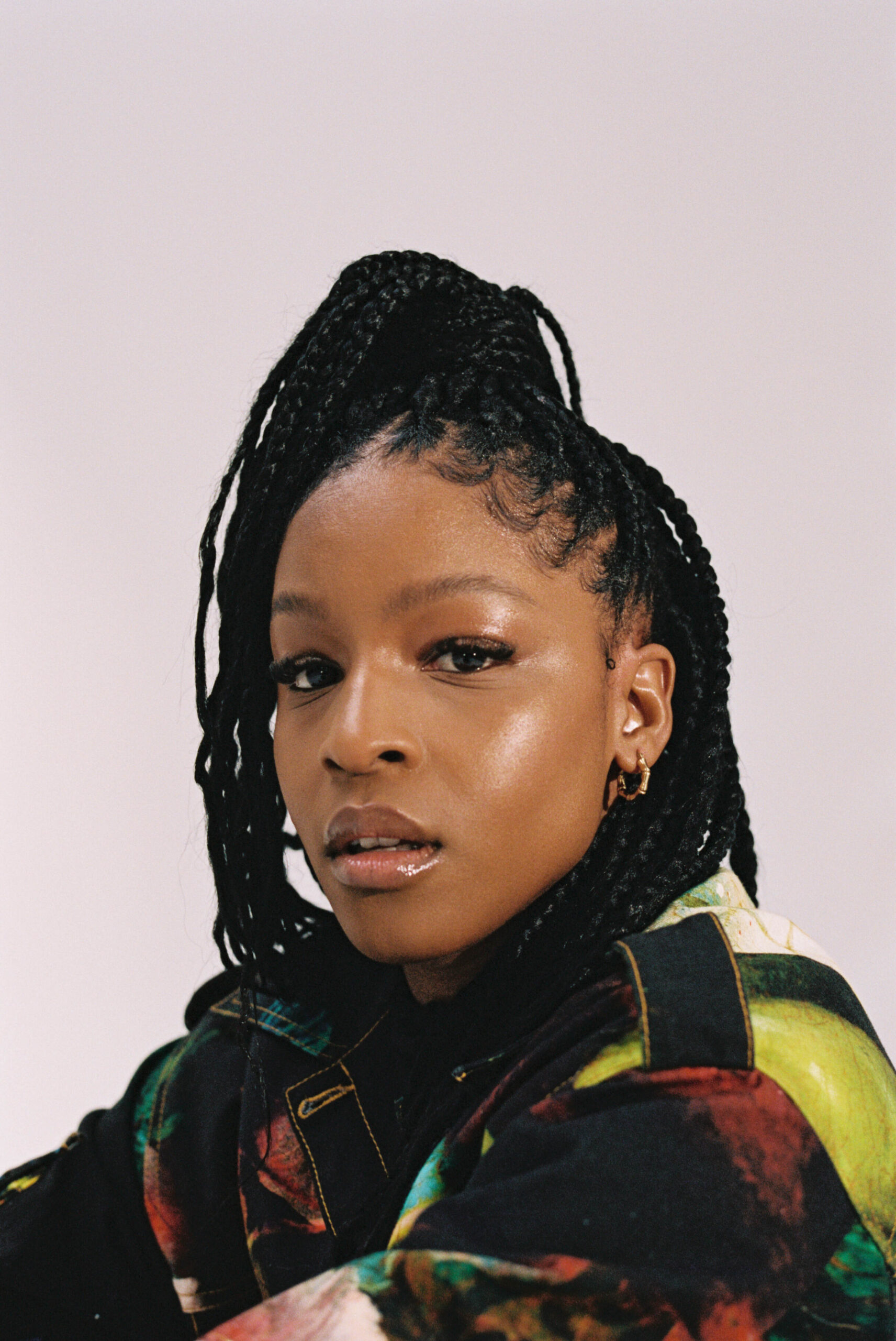 Julie Adenuga Biography: Age, Career, Parent, Boyfriend, Brothers, Net ...