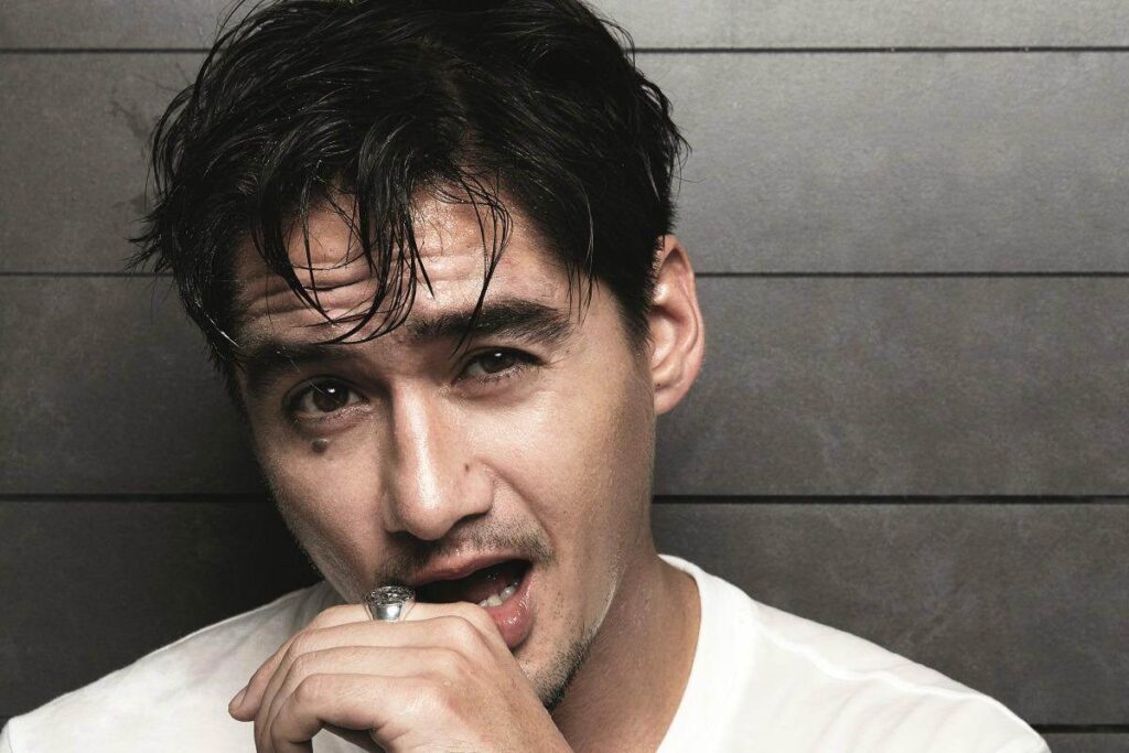 Ananda Everingham Biography: Age, Career, Wife, Son, Parent, Films, Net ...