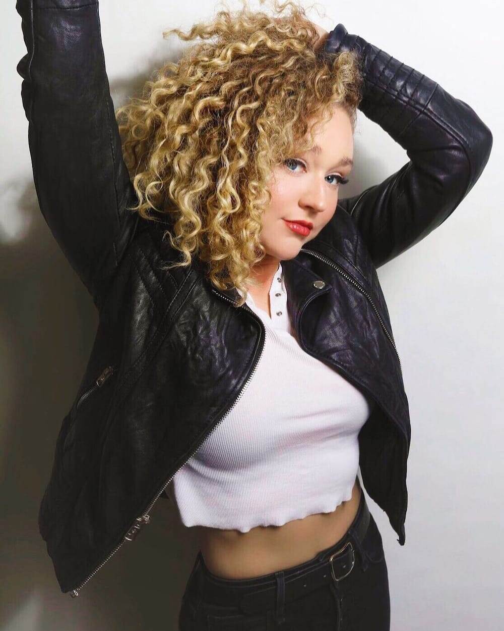 Mecca White Biography: Age, Career, Boyfriend, Mother, StepFather ...