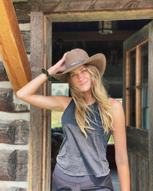 Perry Mattfeld Biography: Age, Career, Parent, Height, Net Worth ...