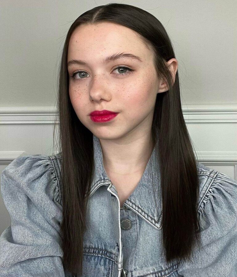 Violet McGraw Biography: Age, Career, Parent, Siblings, Education ...