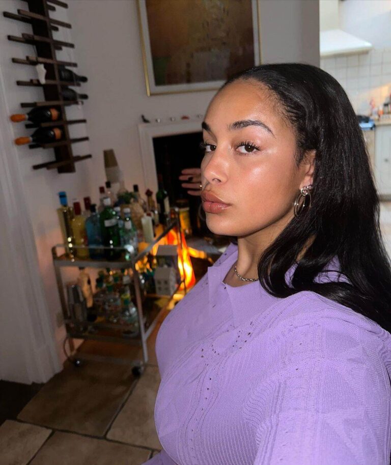 Jorja Smith Biography: Age, Career, Education, Boyfriend, Songs ...
