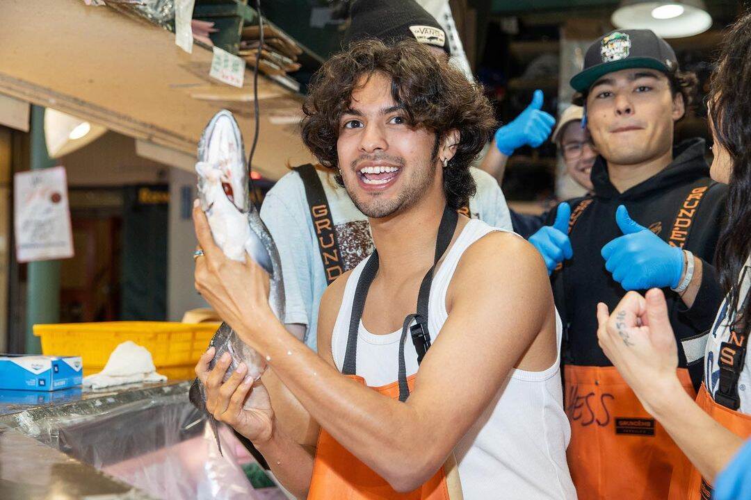 Xolo Mariduena Biography: Age, Career, Movies, Girlfriend, Sisters ...