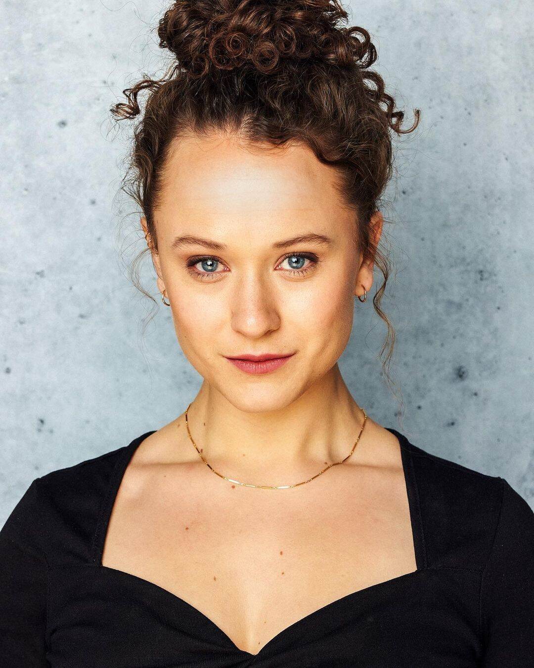 Isabelle Muttiah Biography: Age, Career, Movies, Parent, Boyfriend, Net ...