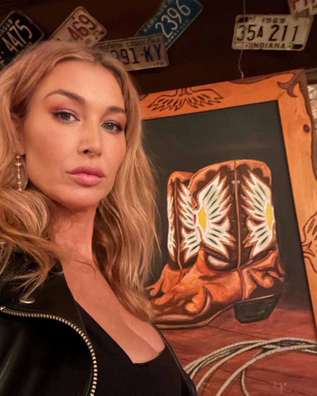 Marielle Hadid Biography: Age, Career, Parent, Siblings, Husband ...