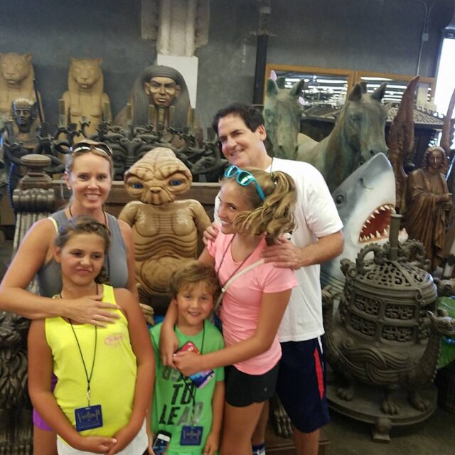 Mark Cuban Biography: Age, Career, Net Worth, Investments, Parent ...