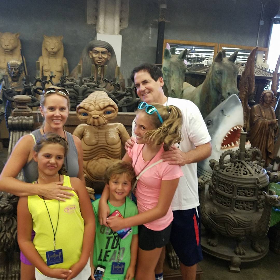 Mark Cuban Biography: Age, Career, Net Worth, Investments, Parent ...