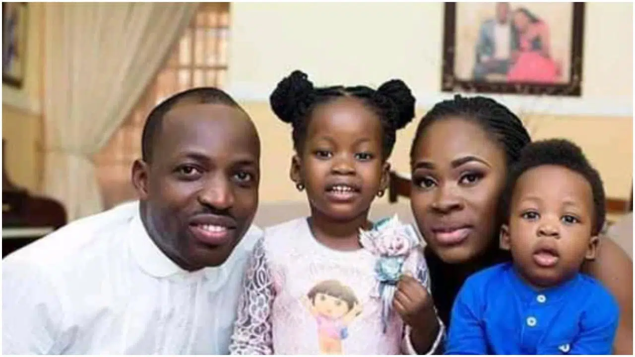 Dunsin Oyekan Biography: Age, Career, Net Worth, Wife, Songs, Children ...